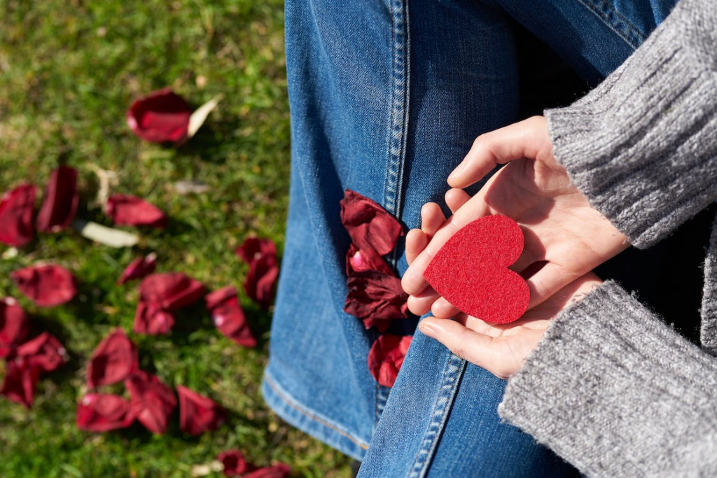 25 Intimate Valentine's Day Gifts to Make Your Girlfriend Feel Adored