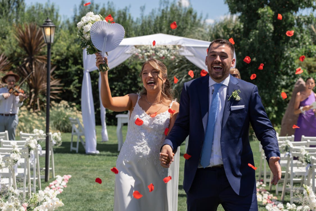 12 Unforgettable Wedding Send-Off Ideas for a Grand Exit - Share Gift ...